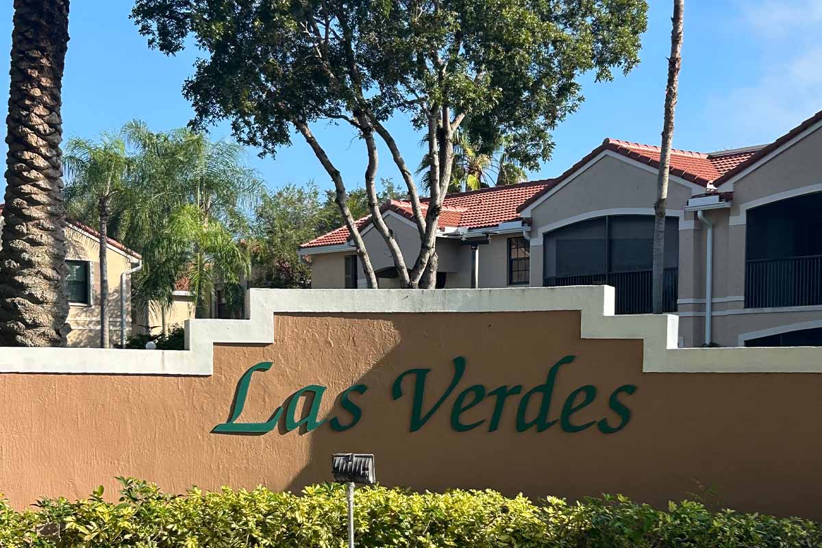 Las Verdes Condo > Home