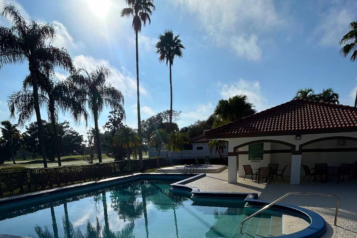 Las Verdes Condo > Home