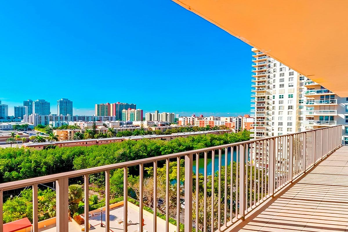 Winston Towers 600 Condo Assoc > Home